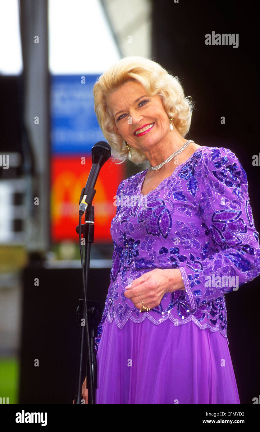 Joan Regan (1928-2013), 50s & 60s singer, performing on stage at ...