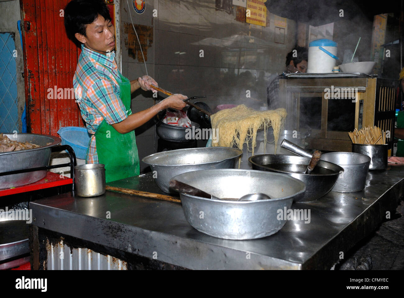 China noodles hi-res stock photography and images - Alamy