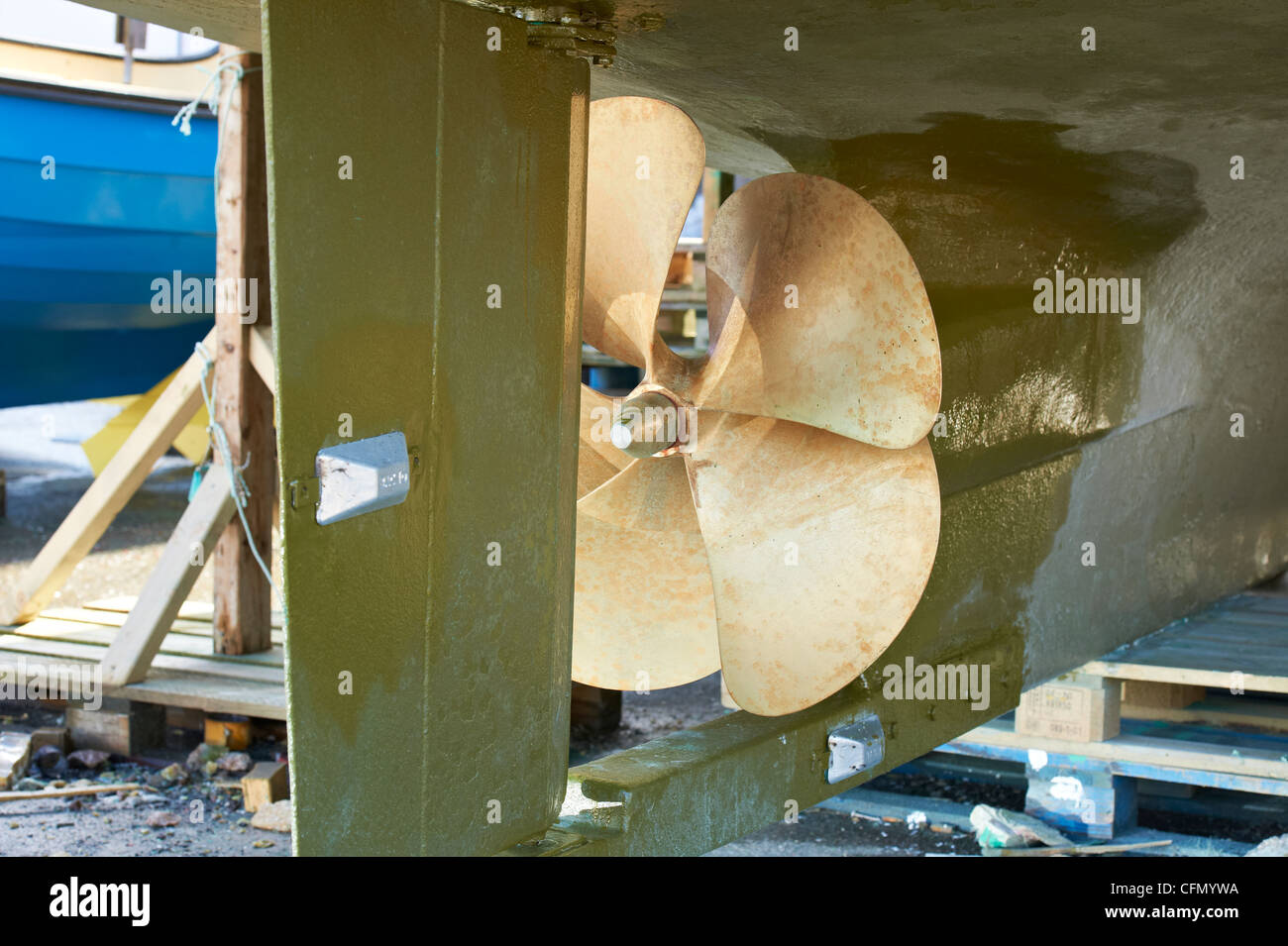 Large ship propeller hi-res stock photography and images - Alamy