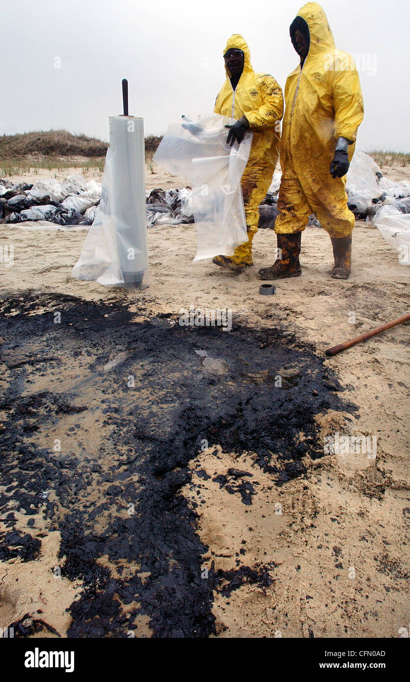 Oil clean up crew hi-res stock photography and images - Alamy