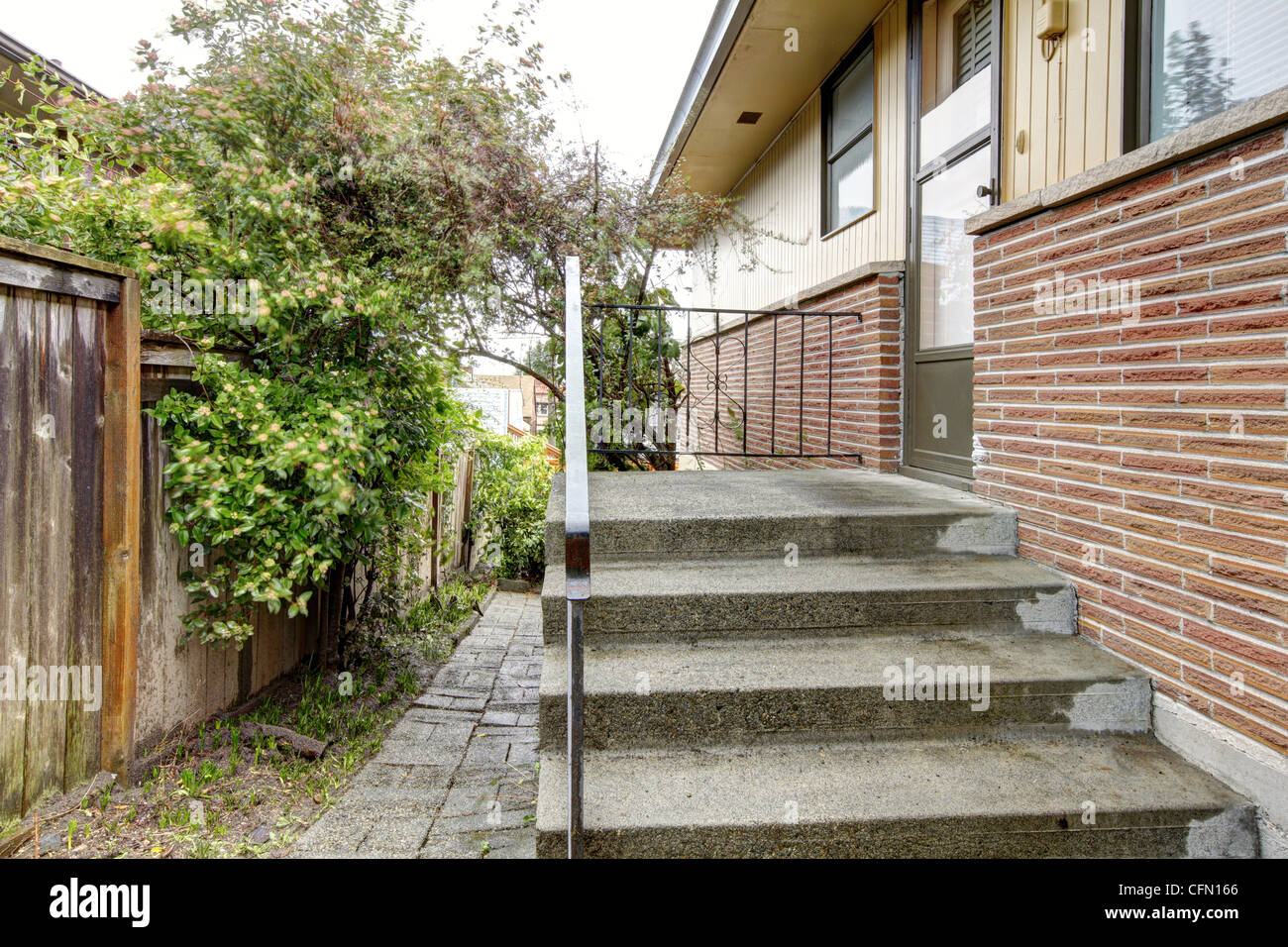 Simple brick rambler house exterior side Stock Photo - Alamy