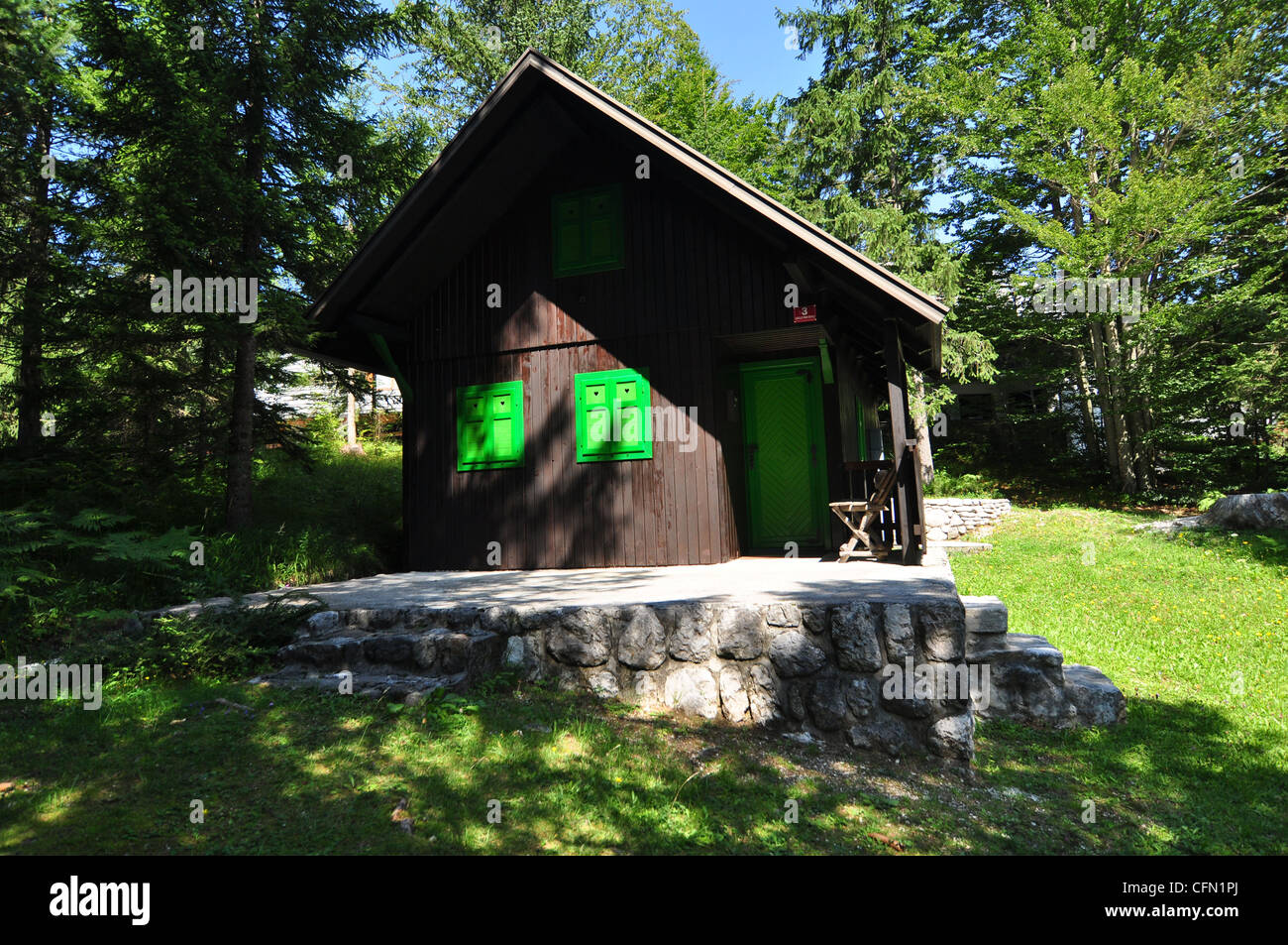 wooden small mountain house Stock Photo - Alamy
