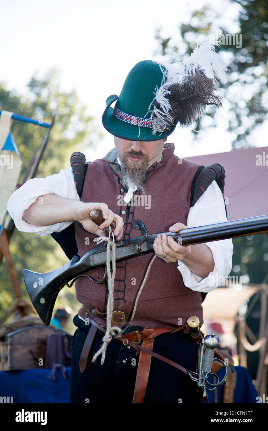 Elizabethan musketeer re enactment hi-res stock photography and images ...