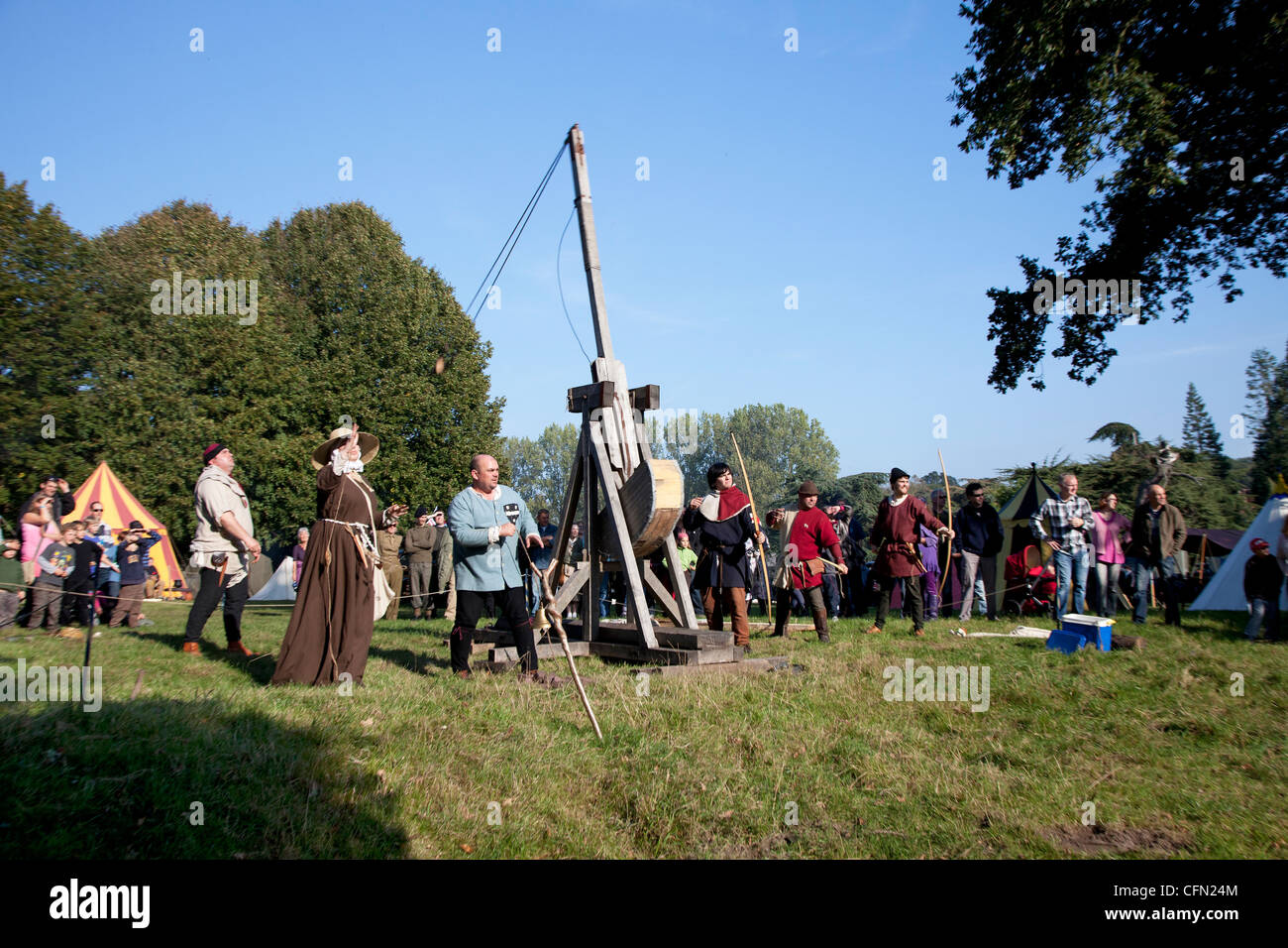 Trebuchet medieval hi-res stock photography and images - Alamy