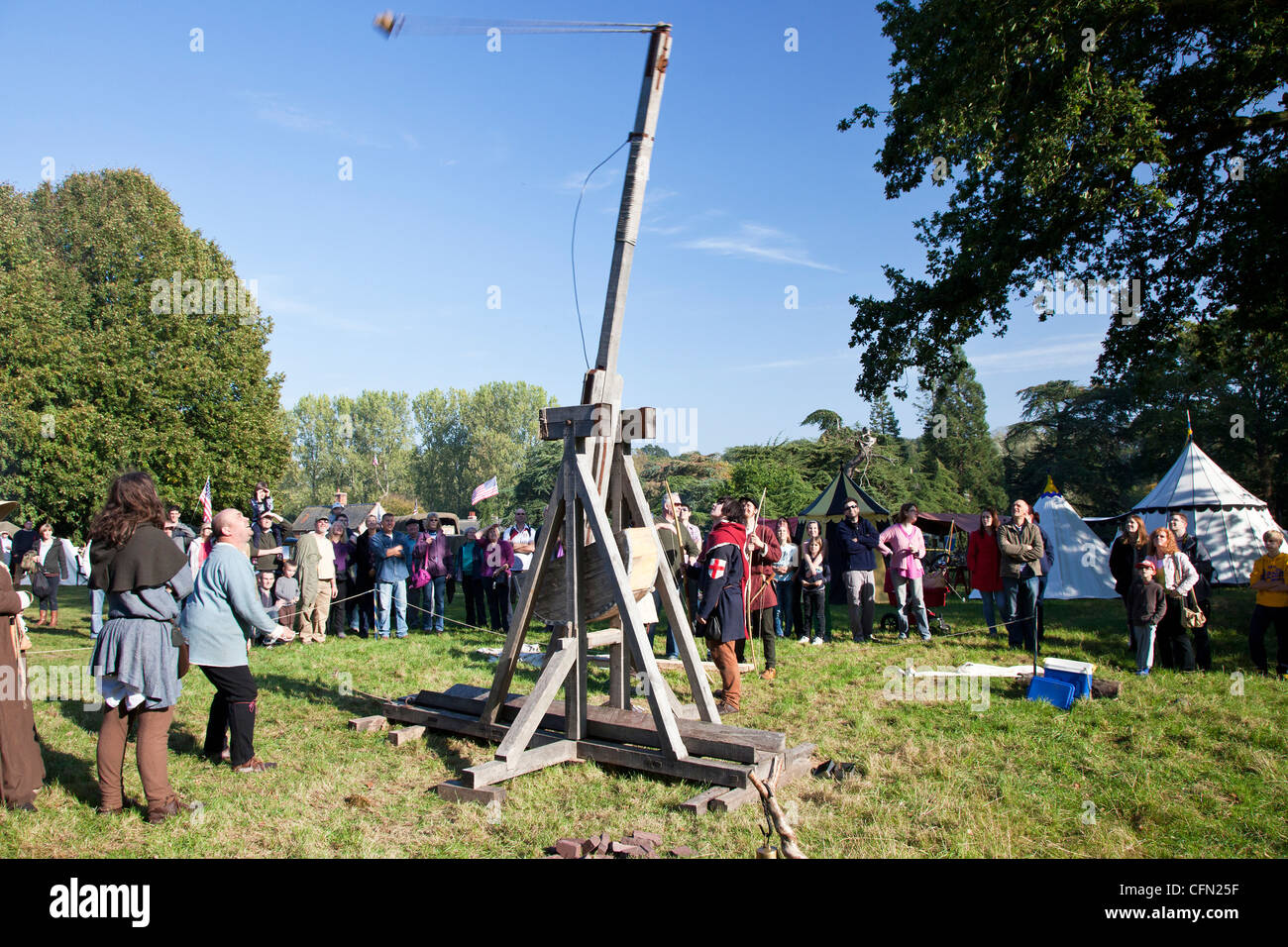 Trebuchet demonstration at Mannington Hall living history event Stock ...