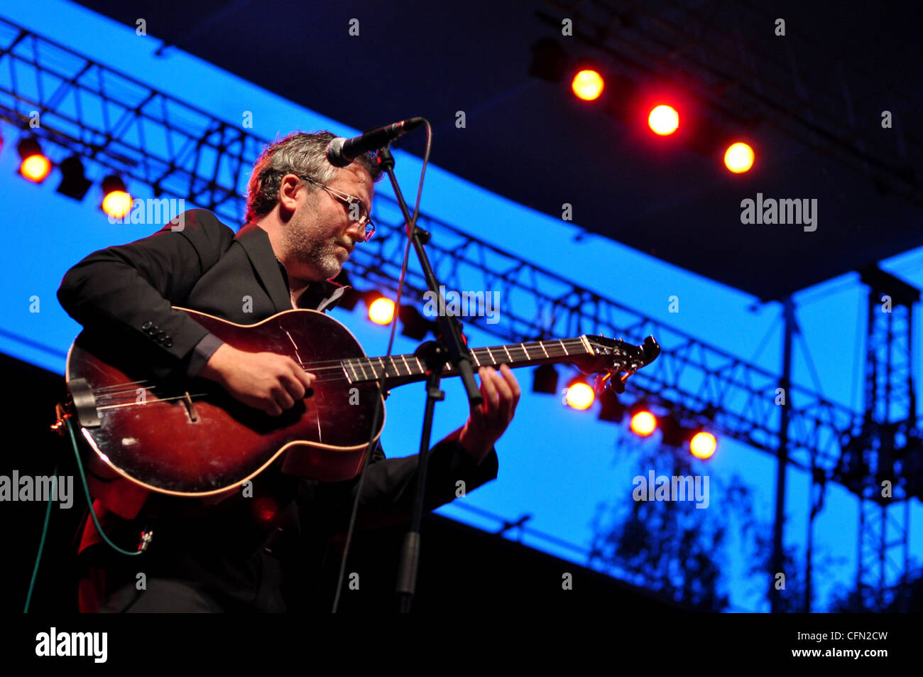 Gypsy music hi-res stock photography and images - Alamy