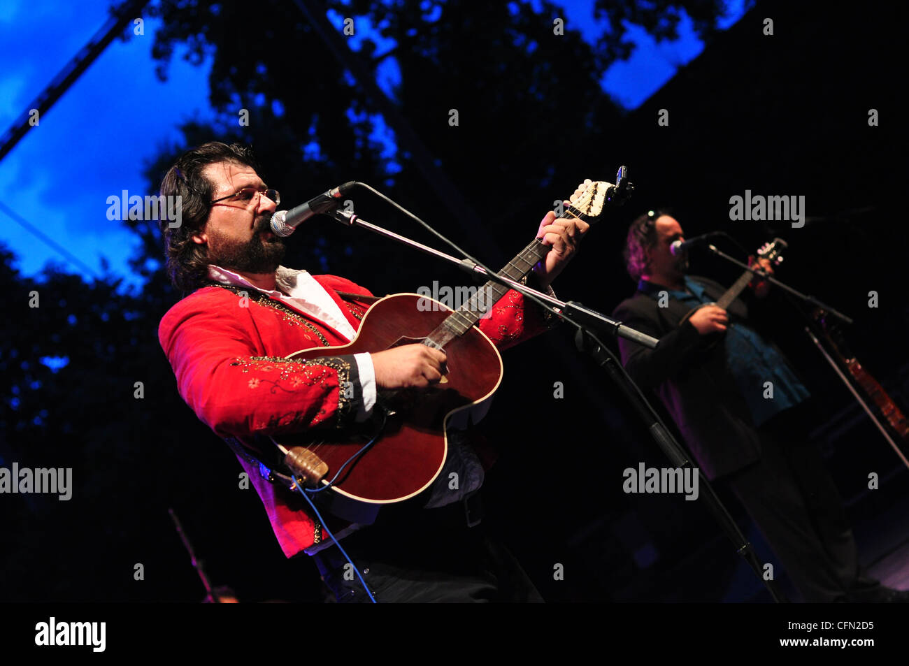 Gypsy band performing Stock Photo - Alamy