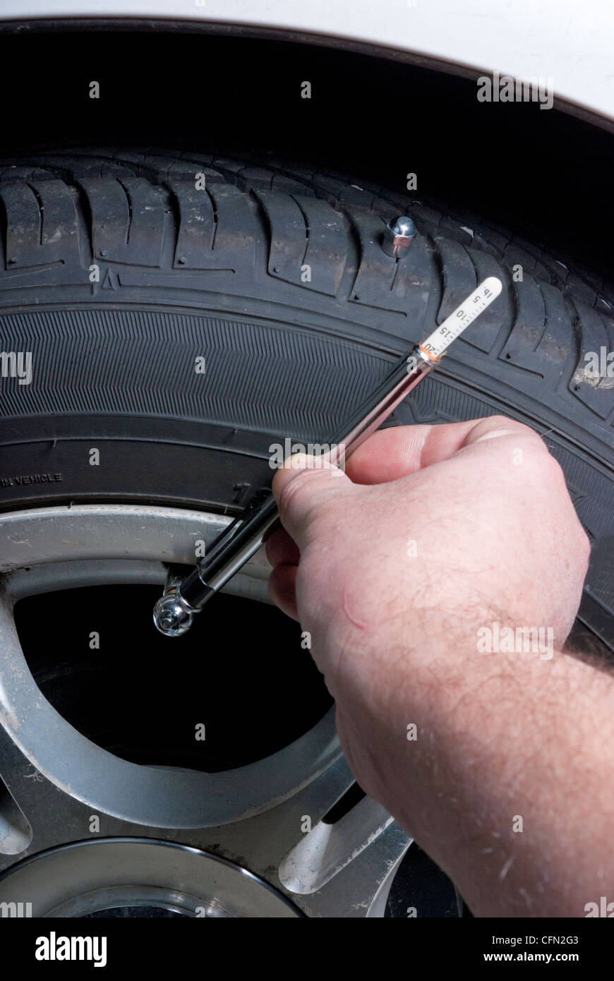 The air pressure is checked in a passenger car Stock Photo - Alamy