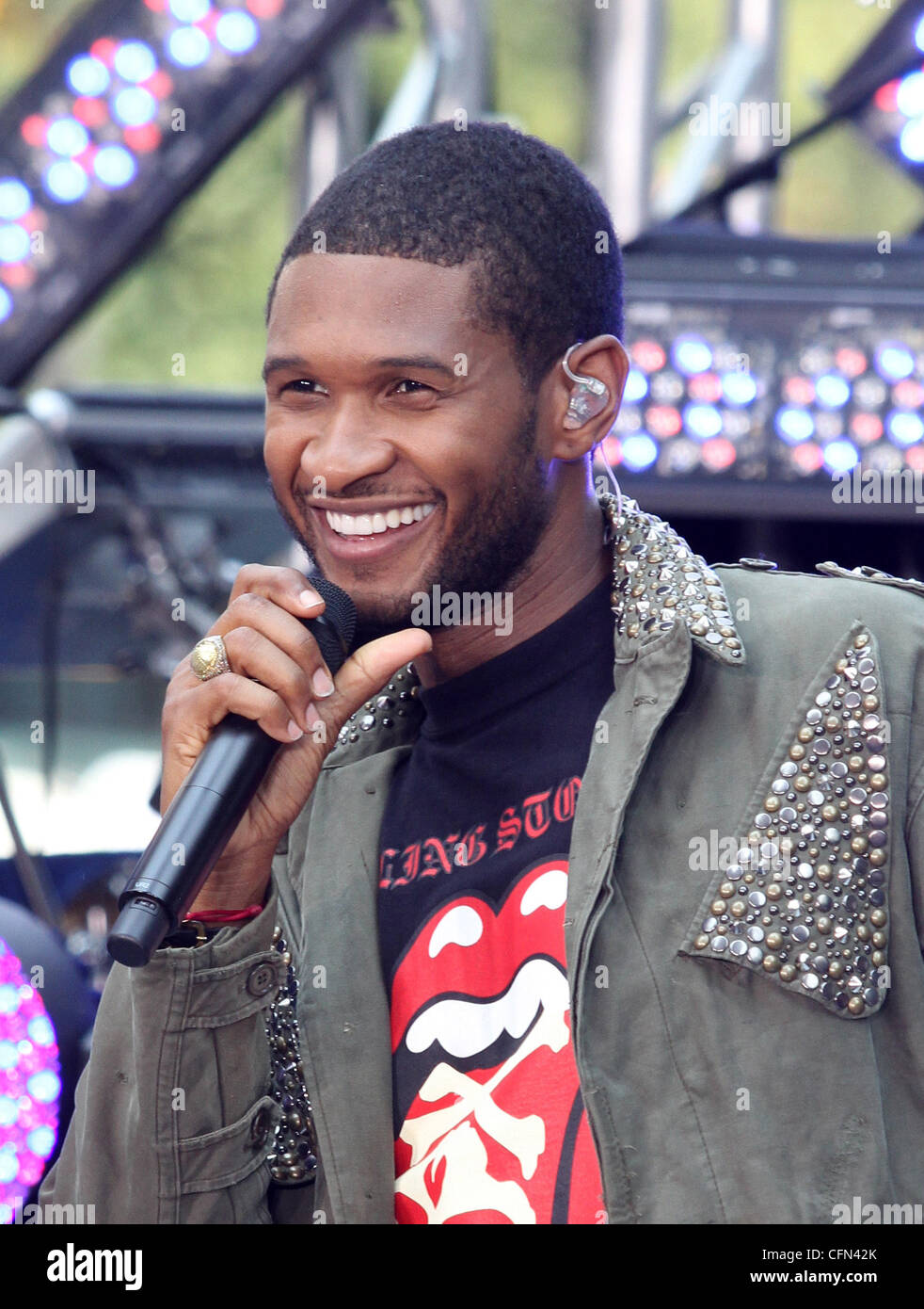 Usher performs on CBS 'The Early Show' at CBS Plaza New York City, USA ...