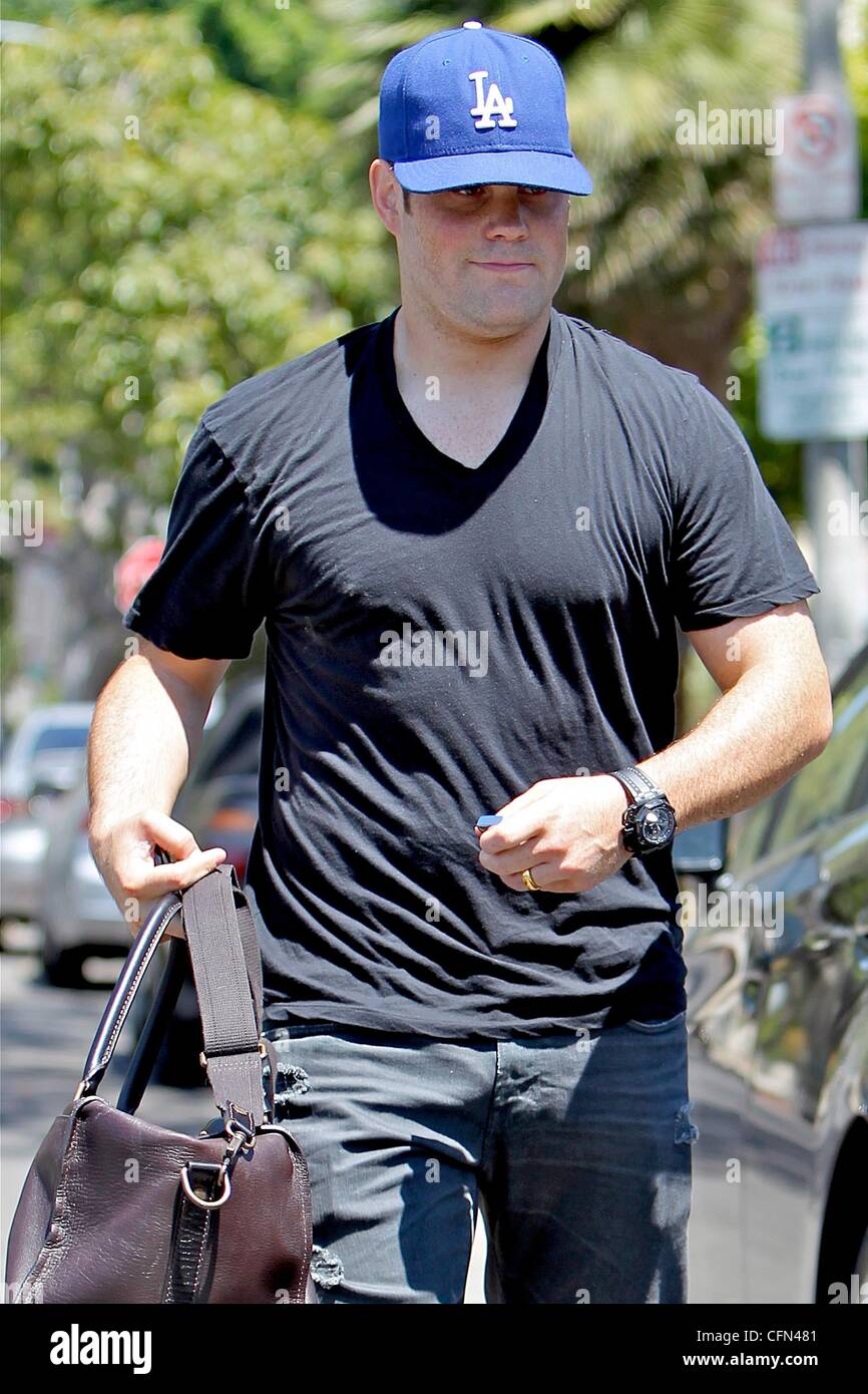 Mike Comrie Newlywed leaving his personal trainer's house in West ...