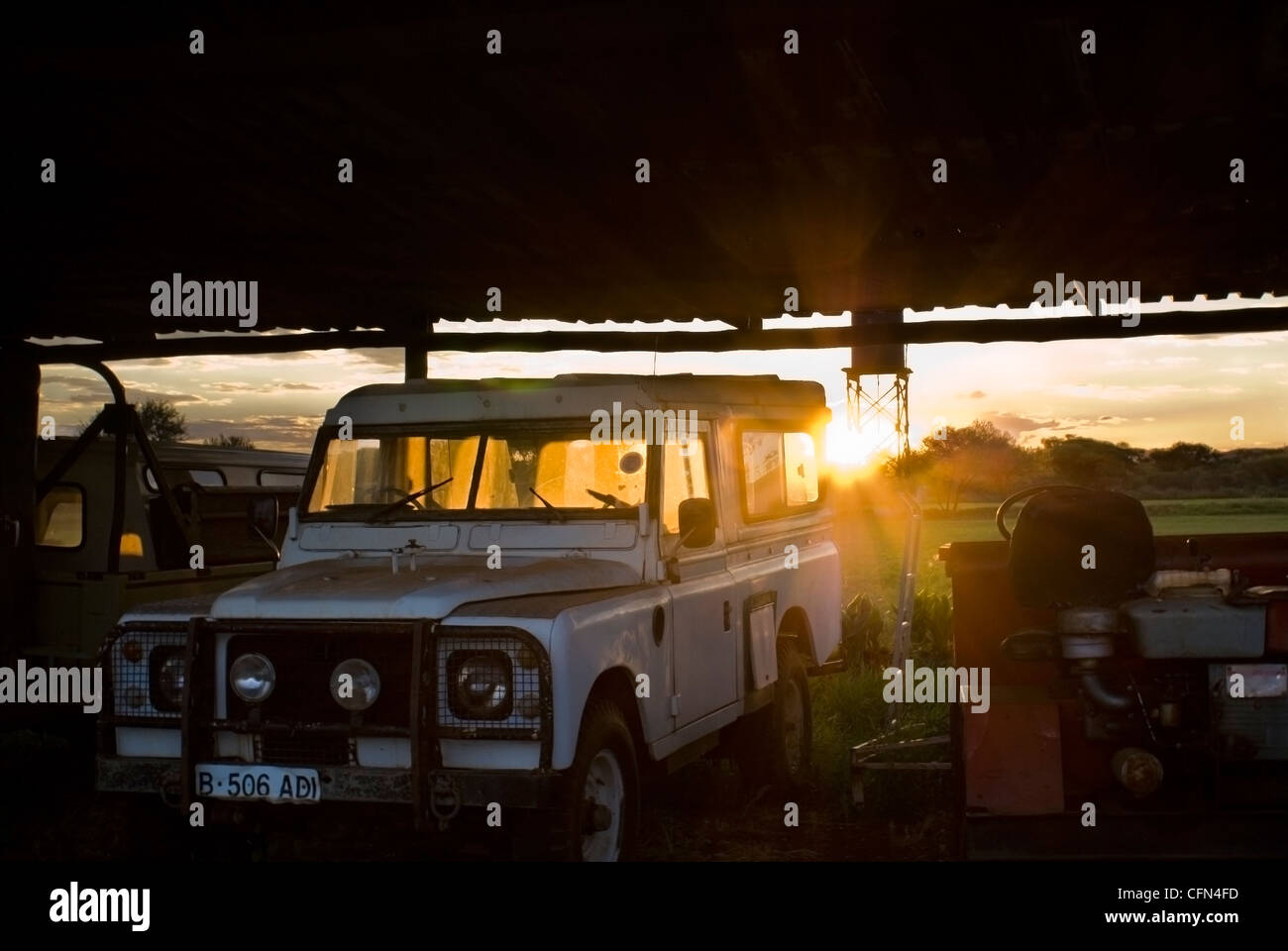 Old land rover hi-res stock photography and images - Alamy