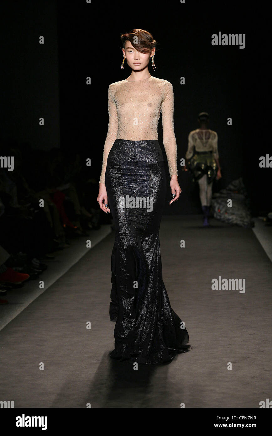 Model Mercedes-Benz IMG New York Fashion Week Fall 2011 - Jen Kao ...