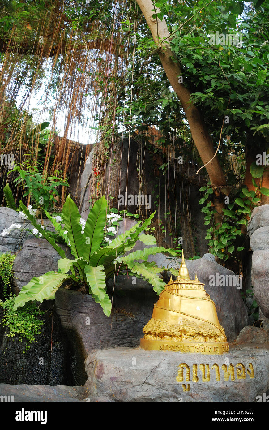 Golden mount temple hi-res stock photography and images - Alamy