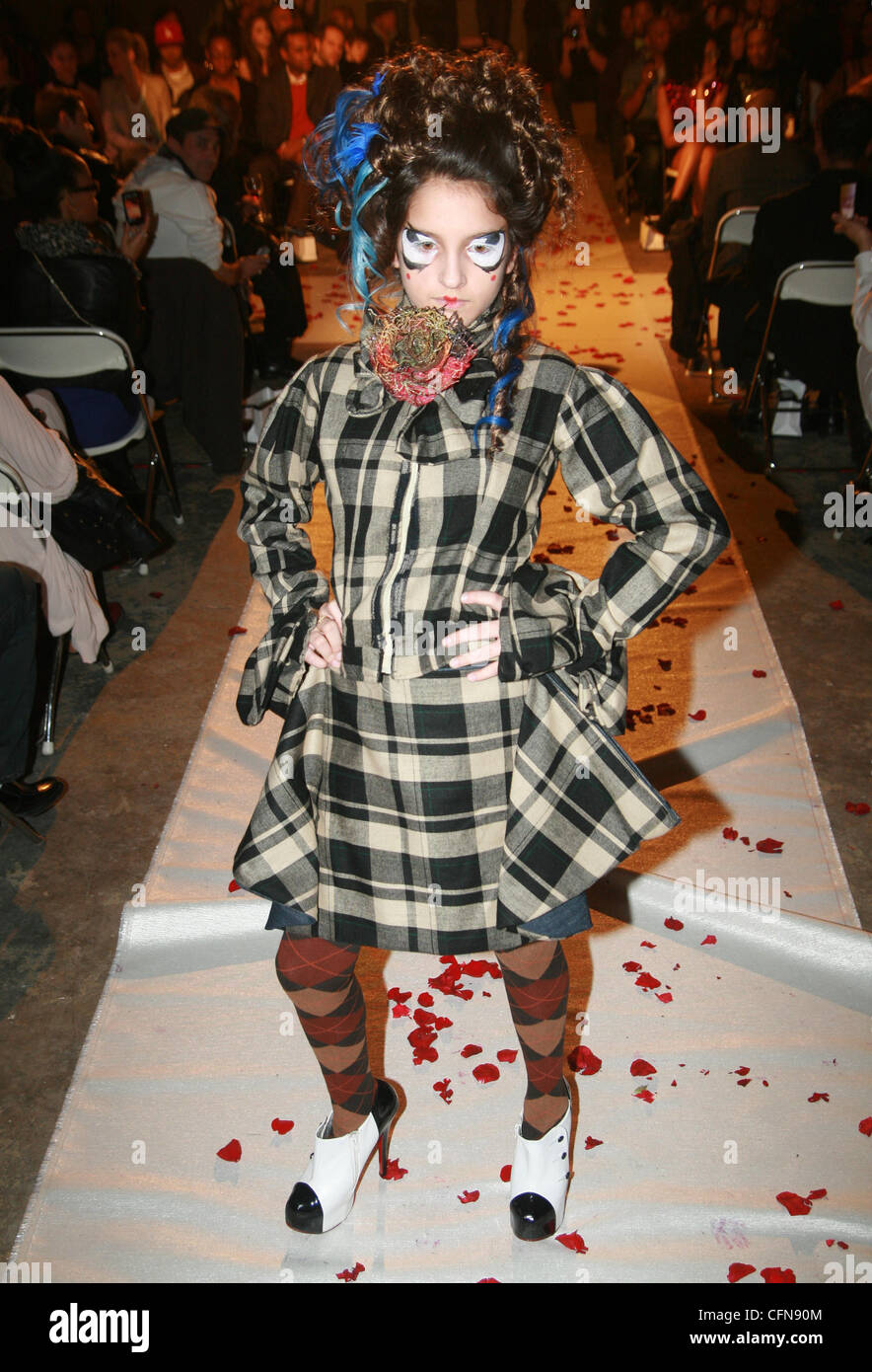 Model Mercedes-Benz IMG New York Fashion Week Fall 2011 - Adrian Alicea ...