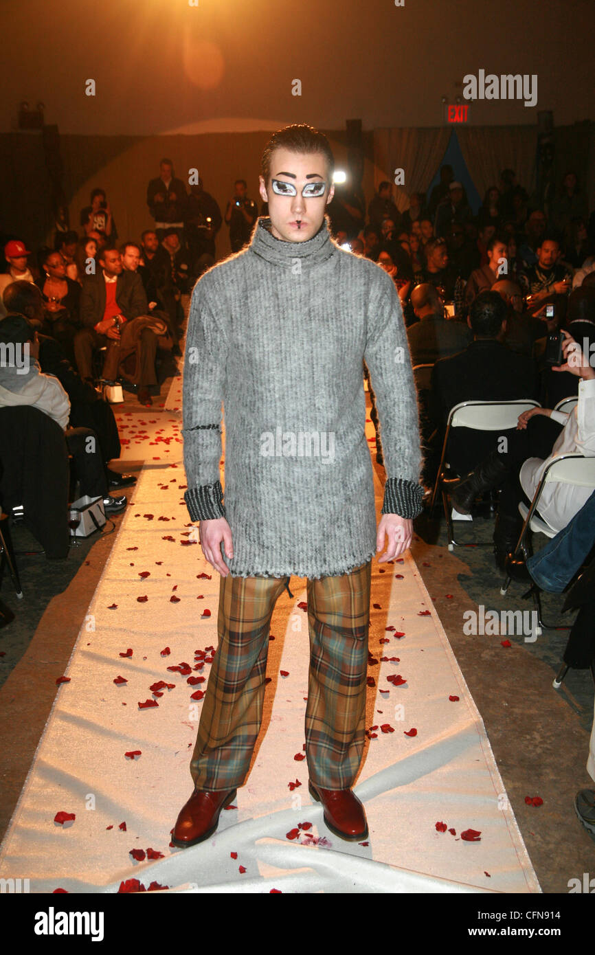 Model Mercedes-Benz IMG New York Fashion Week Fall 2011 - Adrian Alicea ...