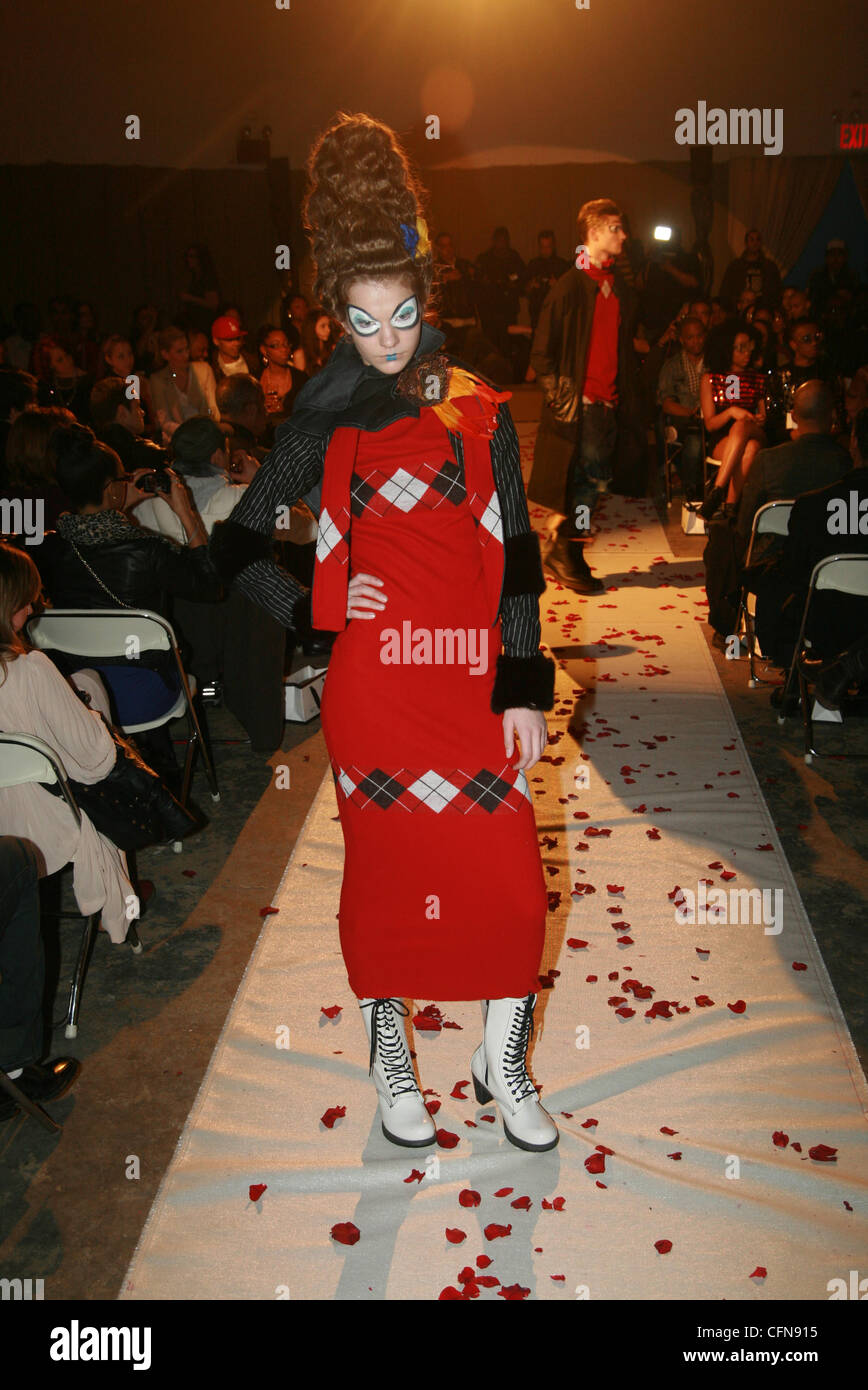 Model Mercedes-Benz IMG New York Fashion Week Fall 2011 - Adrian Alicea ...