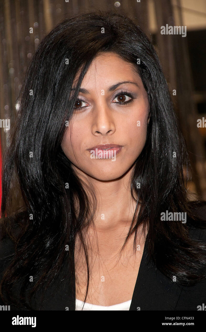 Guess flagship store hi-res stock photography and images - Alamy