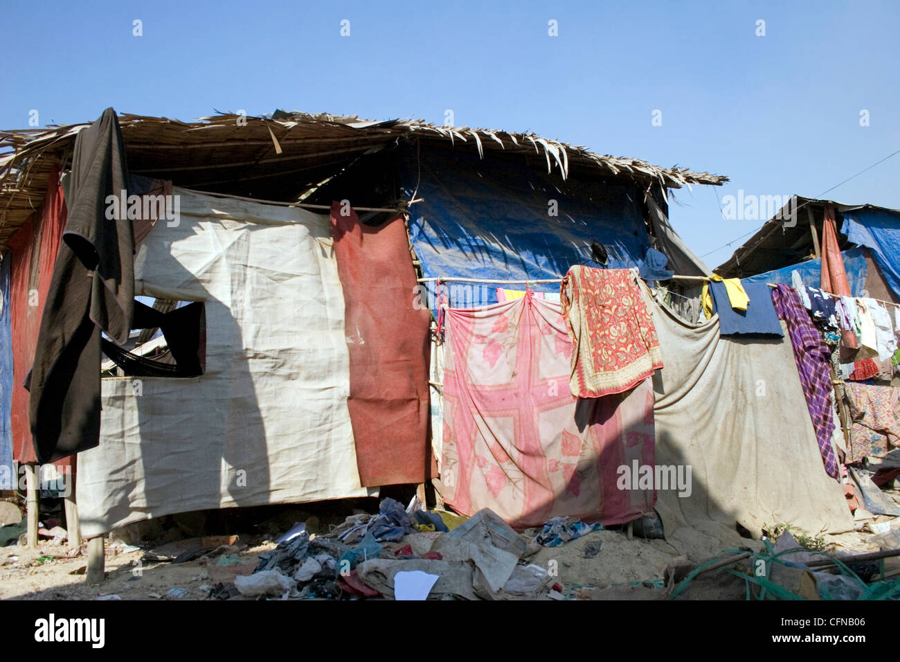 People are living in poverty near the toxic and polluted Stung Meanchey ...