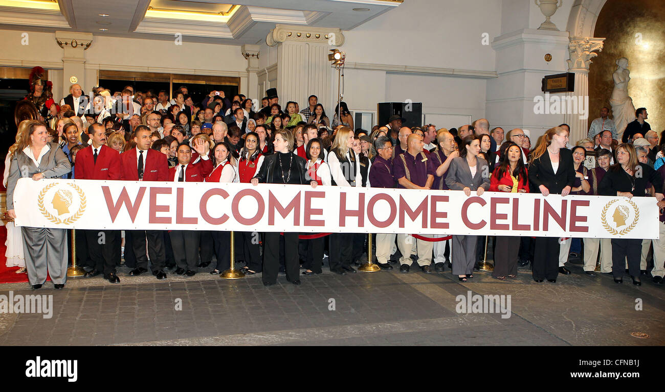 Fans wait for singer Celine Dion with a huge banner 'Welcome Home ...