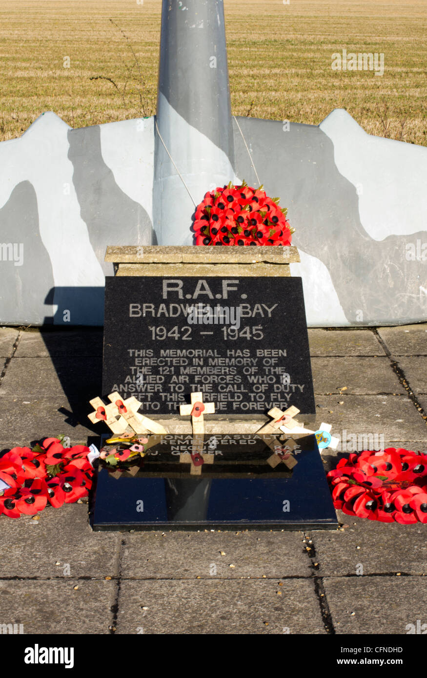 Raf memorial wreath hi-res stock photography and images - Alamy