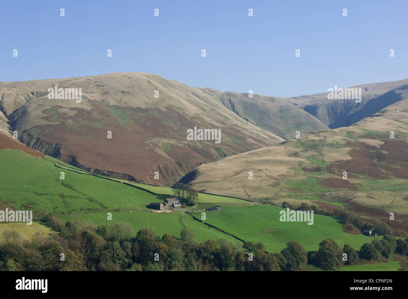 Remote hill farm hi-res stock photography and images - Alamy