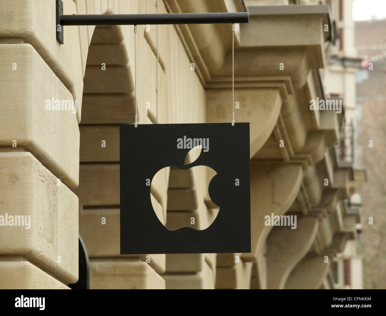 Apple logo building hi-res stock photography and images - Alamy