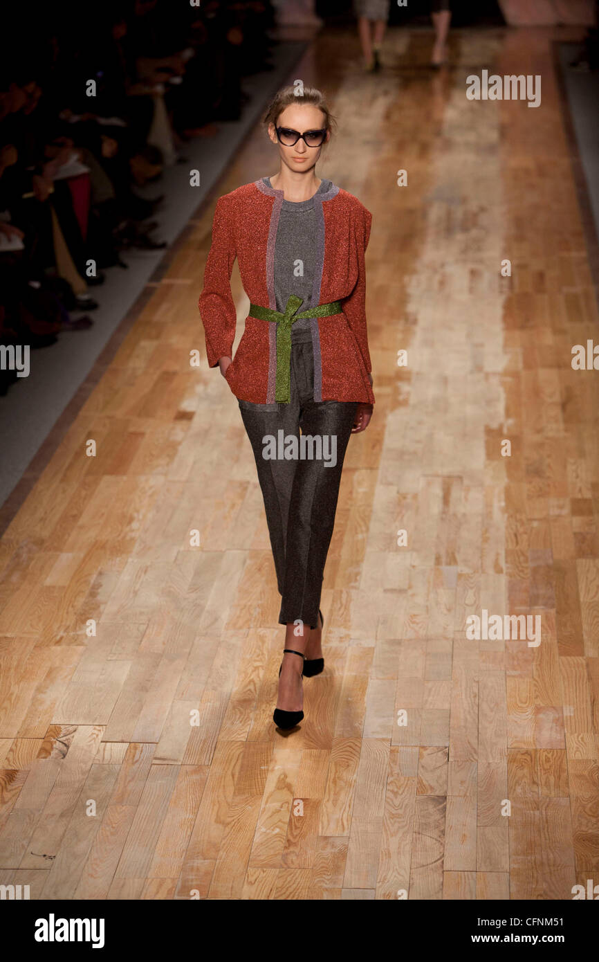 Model Mercedes-Benz IMG New York Fashion Week Fall 2011 - Cynthia ...