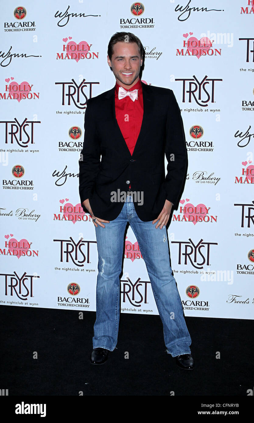 Josh Strickland Holly Madison hosts 'A Valentine's Day Affair' at Tryst ...