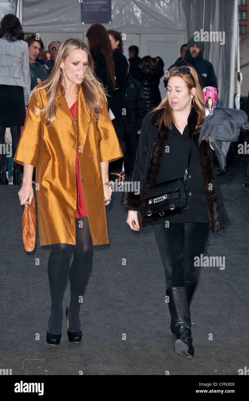 Molly Sims Mercedes-Benz IMG New York Fashion Week Fall 2011 - Outside ...