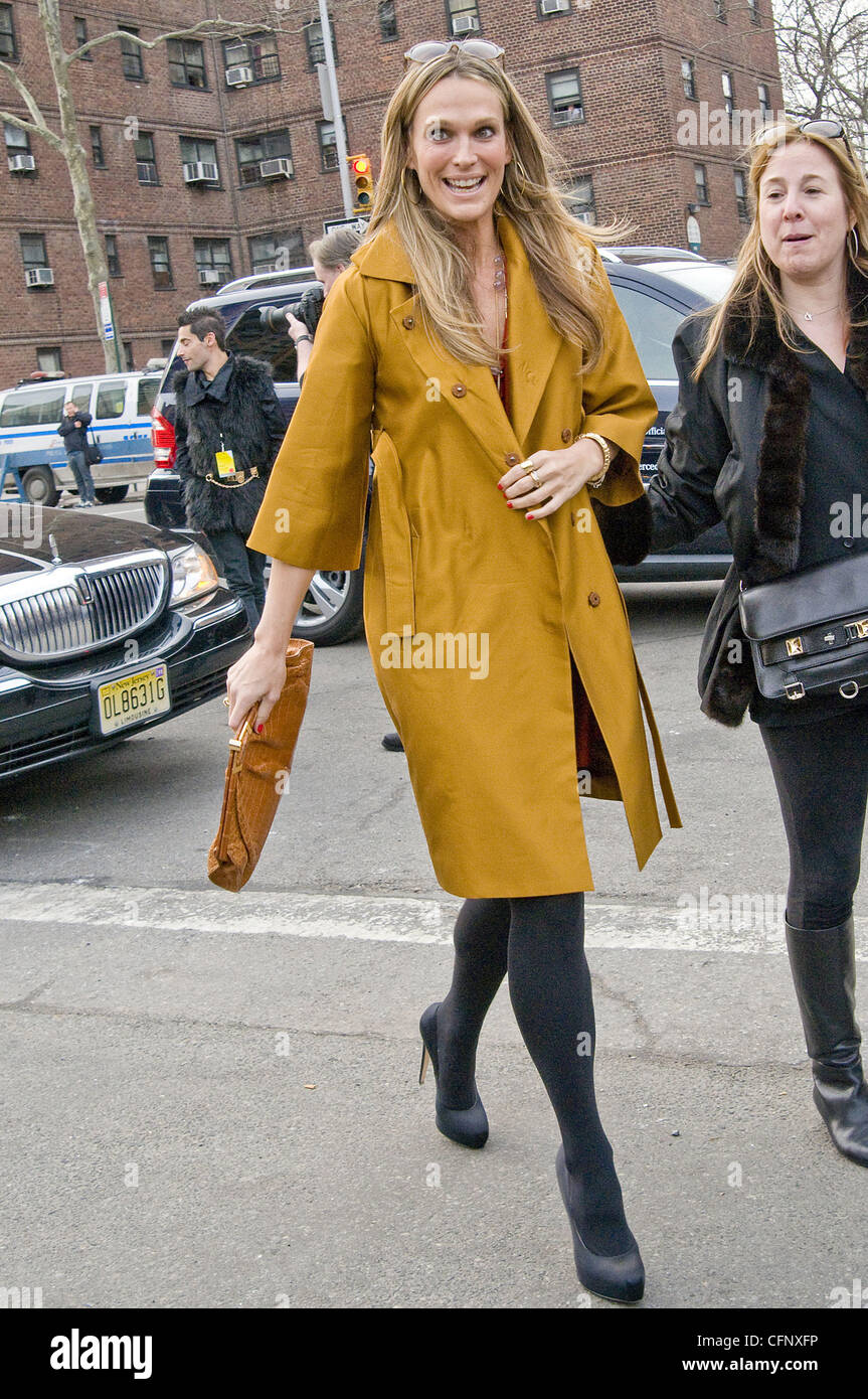 Molly sims mercedes hi-res stock photography and images - Alamy