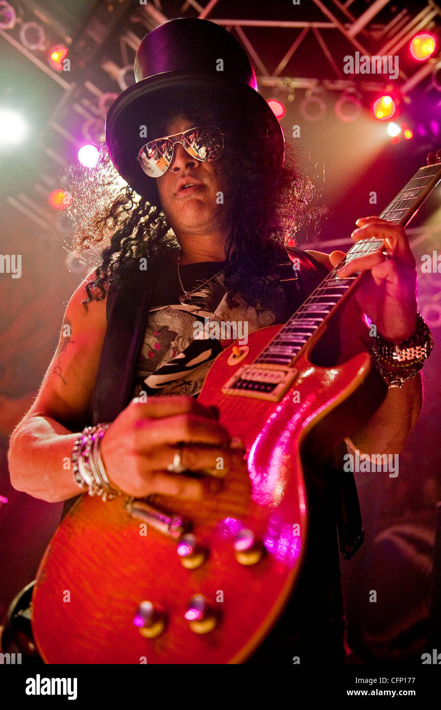 Slash live concert hi-res stock photography and images - Alamy