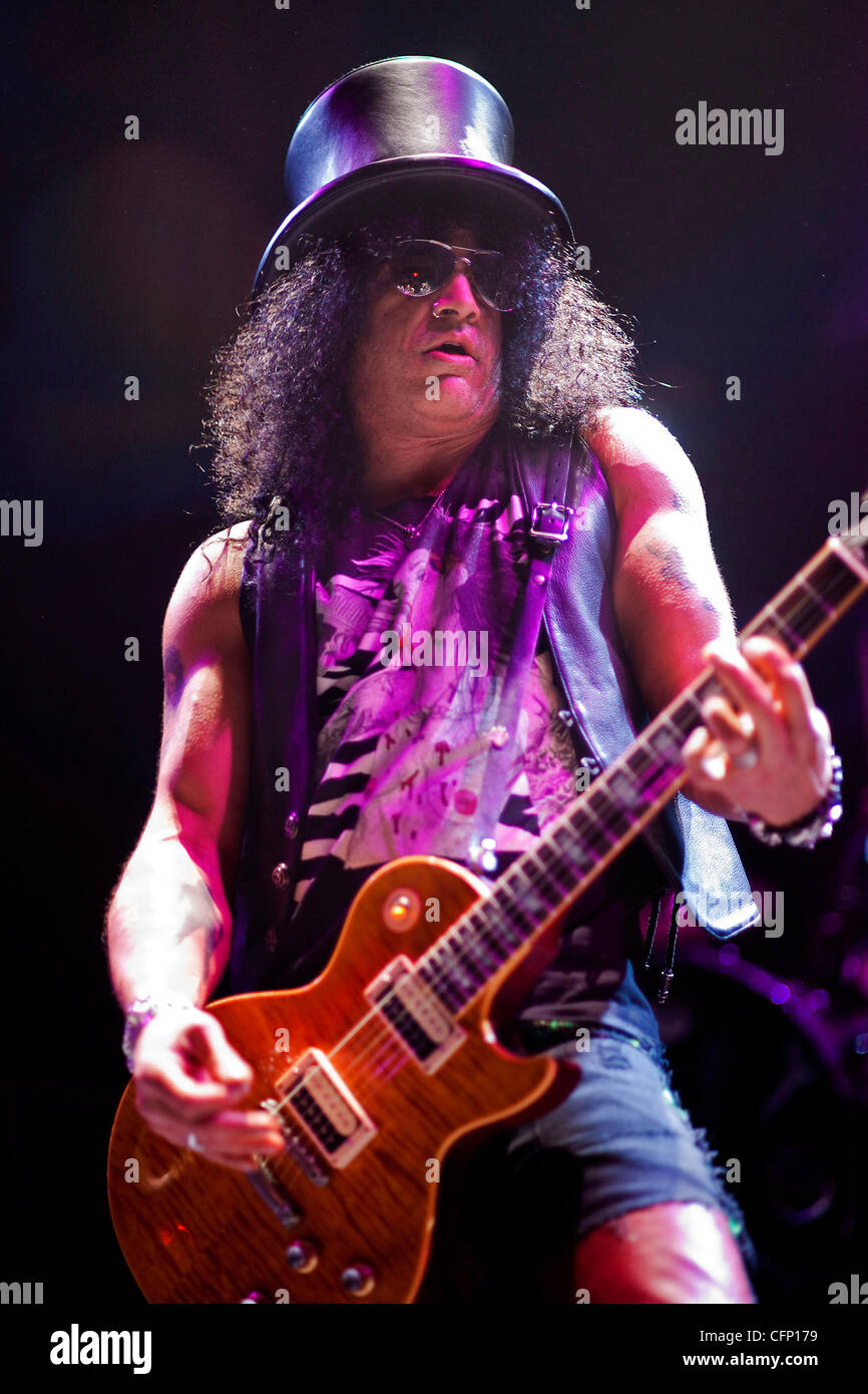 Slash live concert hi-res stock photography and images - Alamy