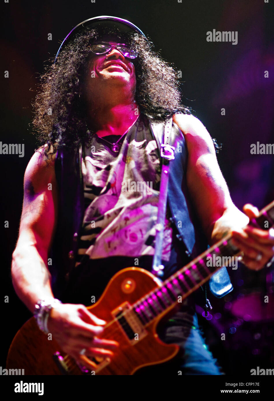 Slash live concert hi-res stock photography and images - Alamy