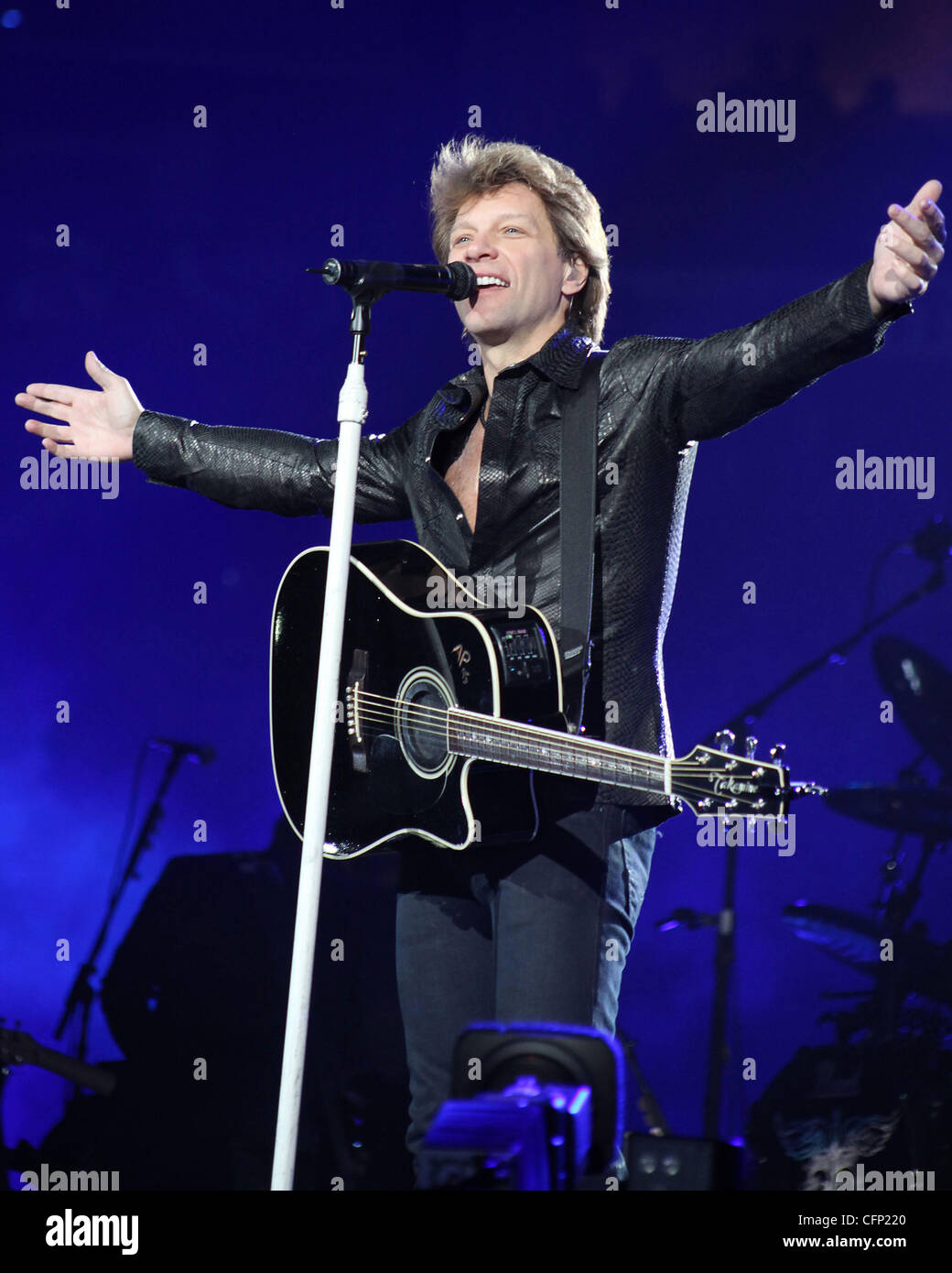Jon Bon Jovi Performing High Resolution Stock Photography and Images ...
