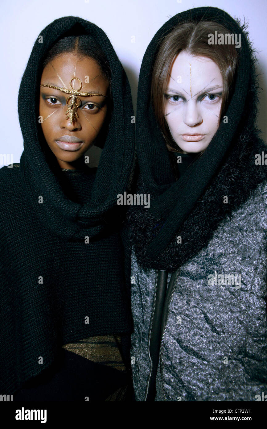 Models Mercedes-Benz IMG New York Fashion Week Fall 2011 - Park Choo ...