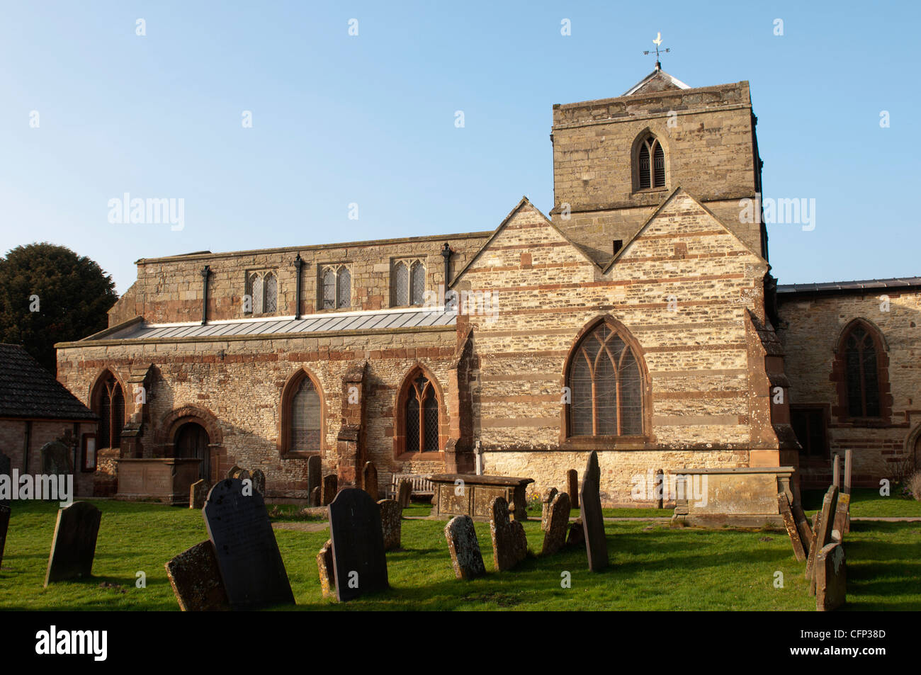English country churchyards hi-res stock photography and images - Alamy