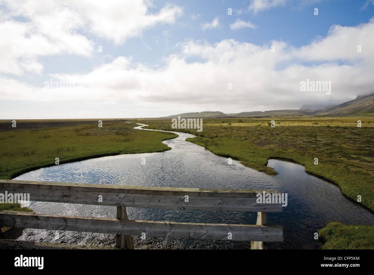 Countryside along Route 1 between Kirkjubaejarklaustur and Kalfafell ...