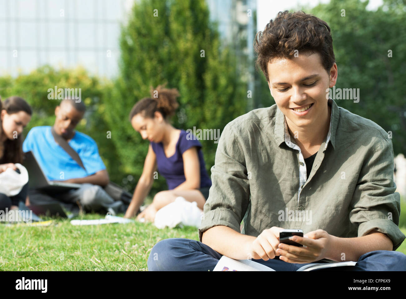 College students text messaging group hi-res stock photography and ...