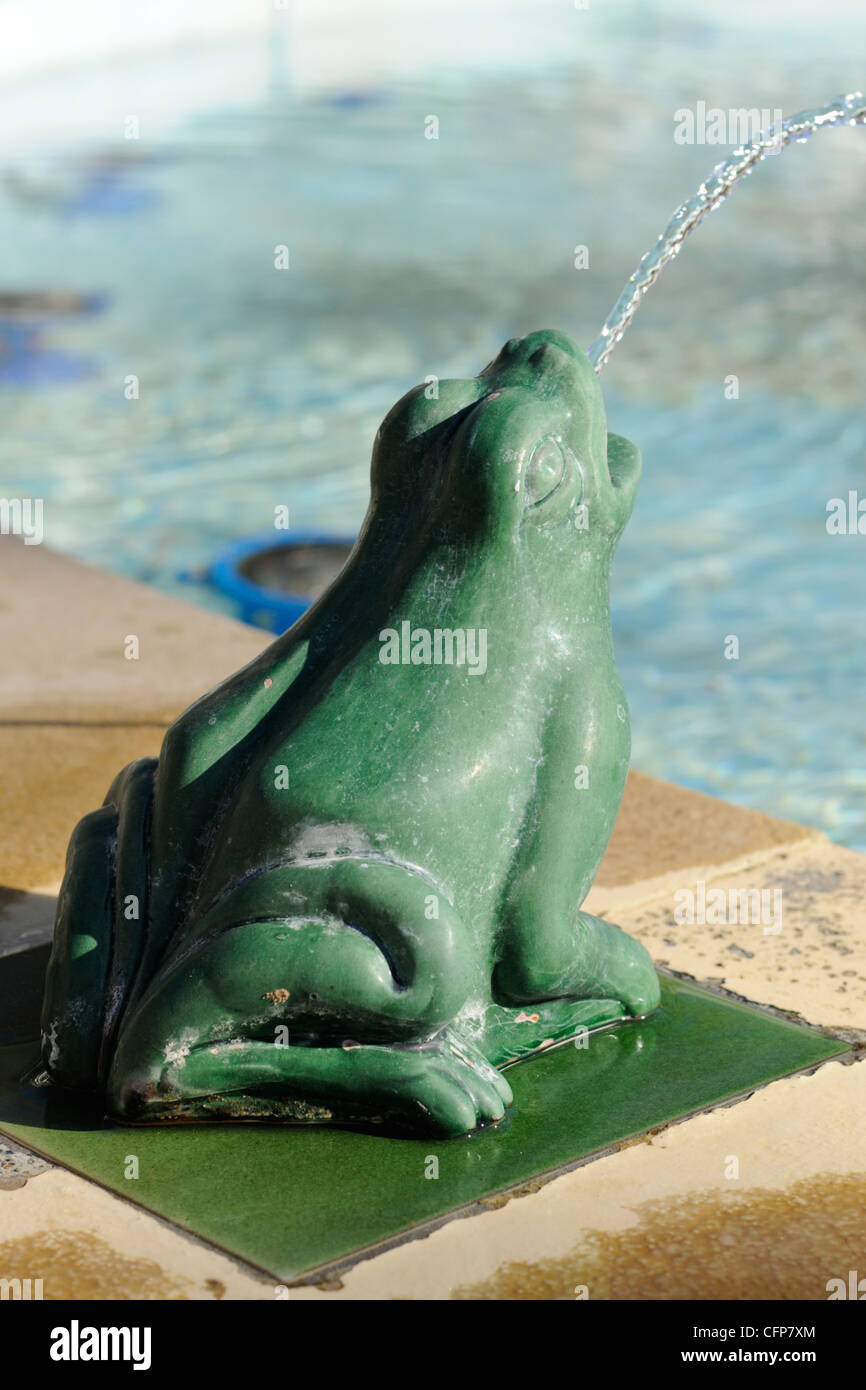 Frog fountain hi-res stock photography and images - Alamy