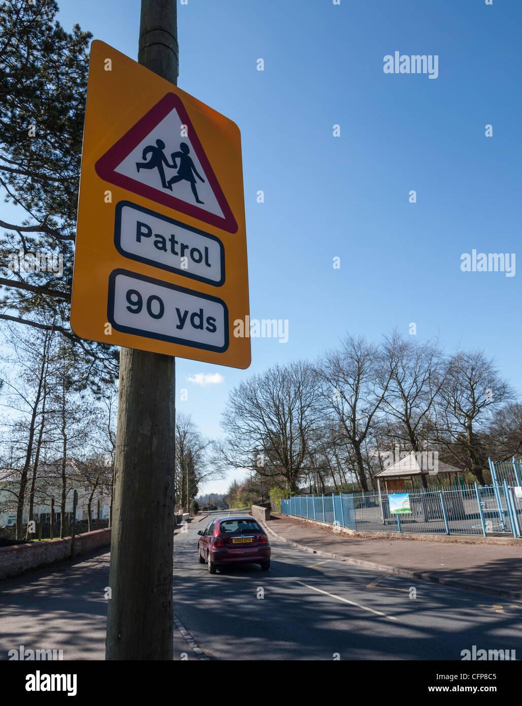 School patrol crossing sign hi-res stock photography and images - Alamy