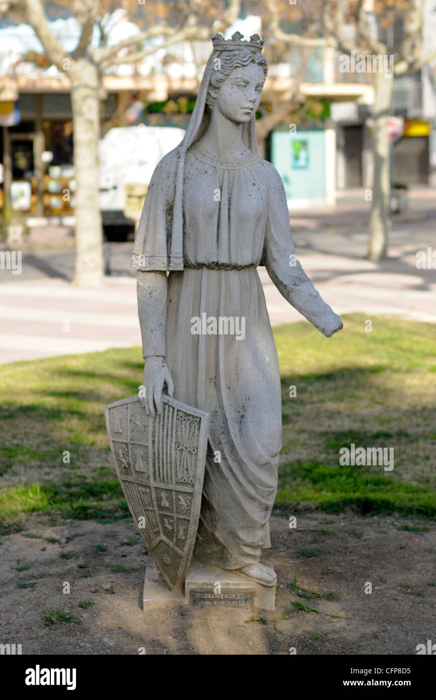 Princess statue hi-res stock photography and images - Alamy