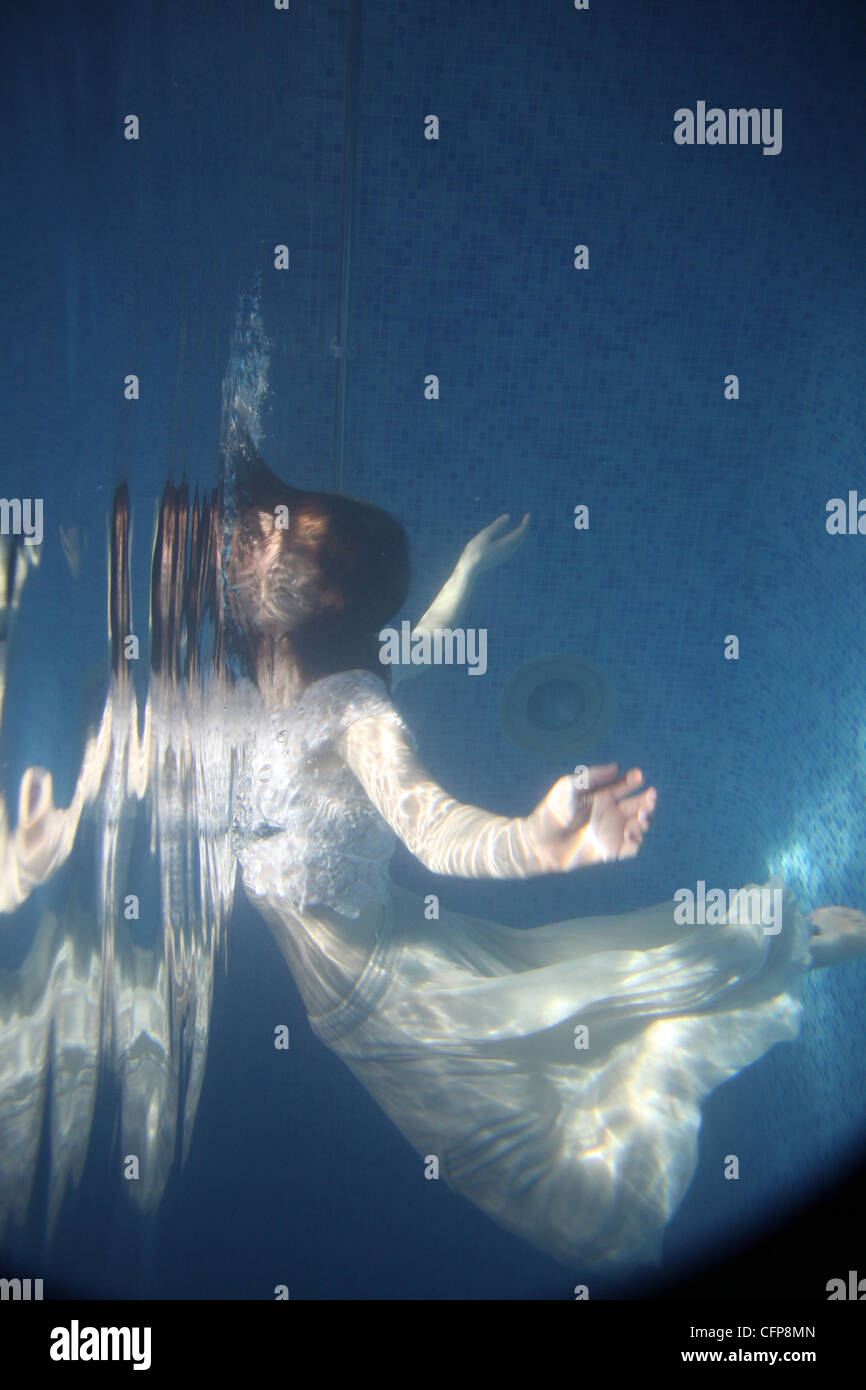 Girl in water girl underwater hi-res stock photography and images - Alamy