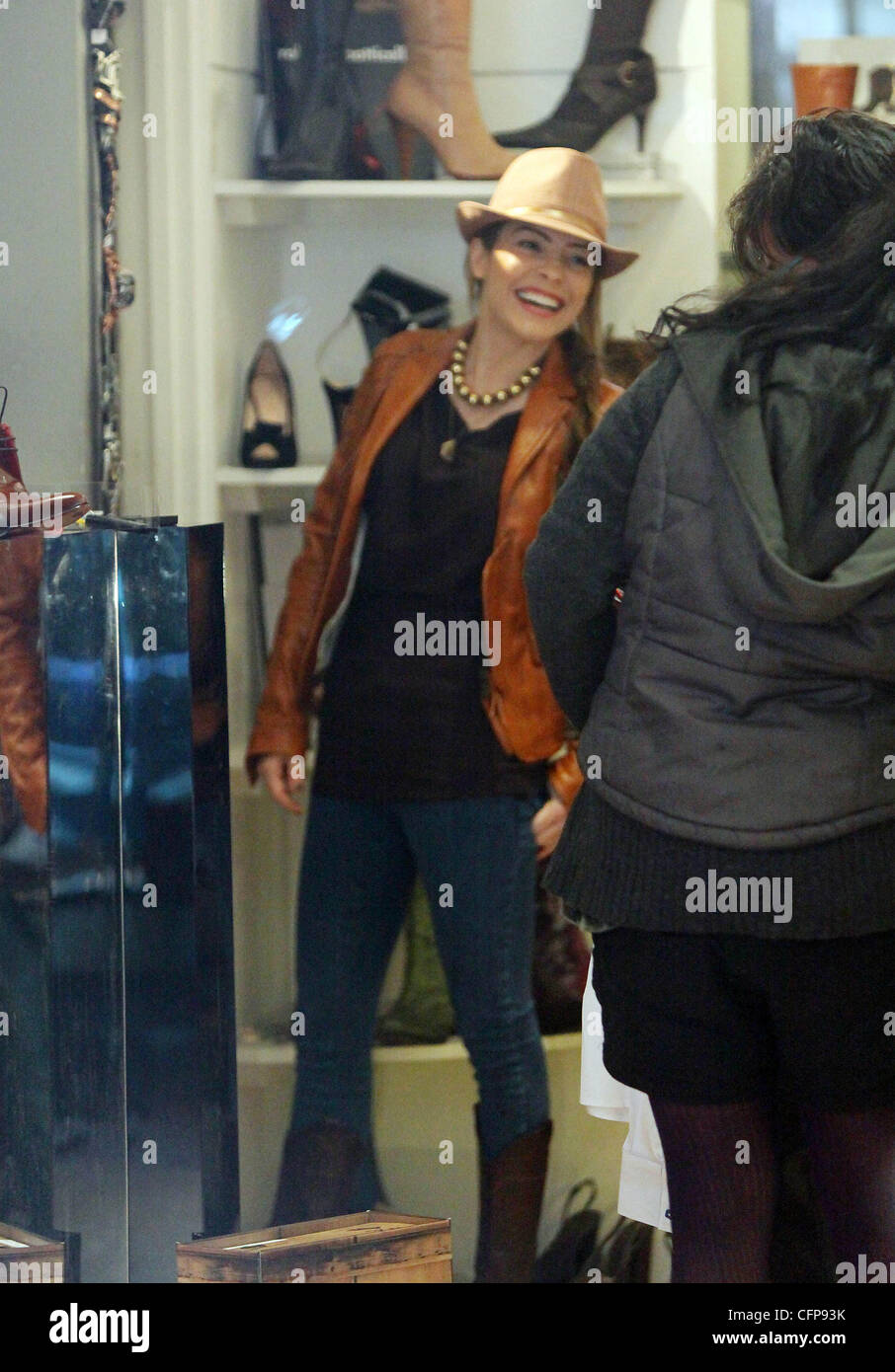 Elen Rivas shopping with her boyfriend in Chelsea London, England - 04. ...