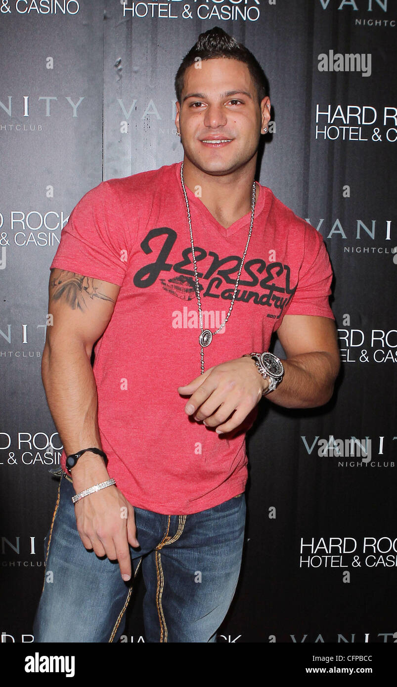 Ronnie Magro Jersey Shore's Ronnie Magro hosts a night at Vanity ...