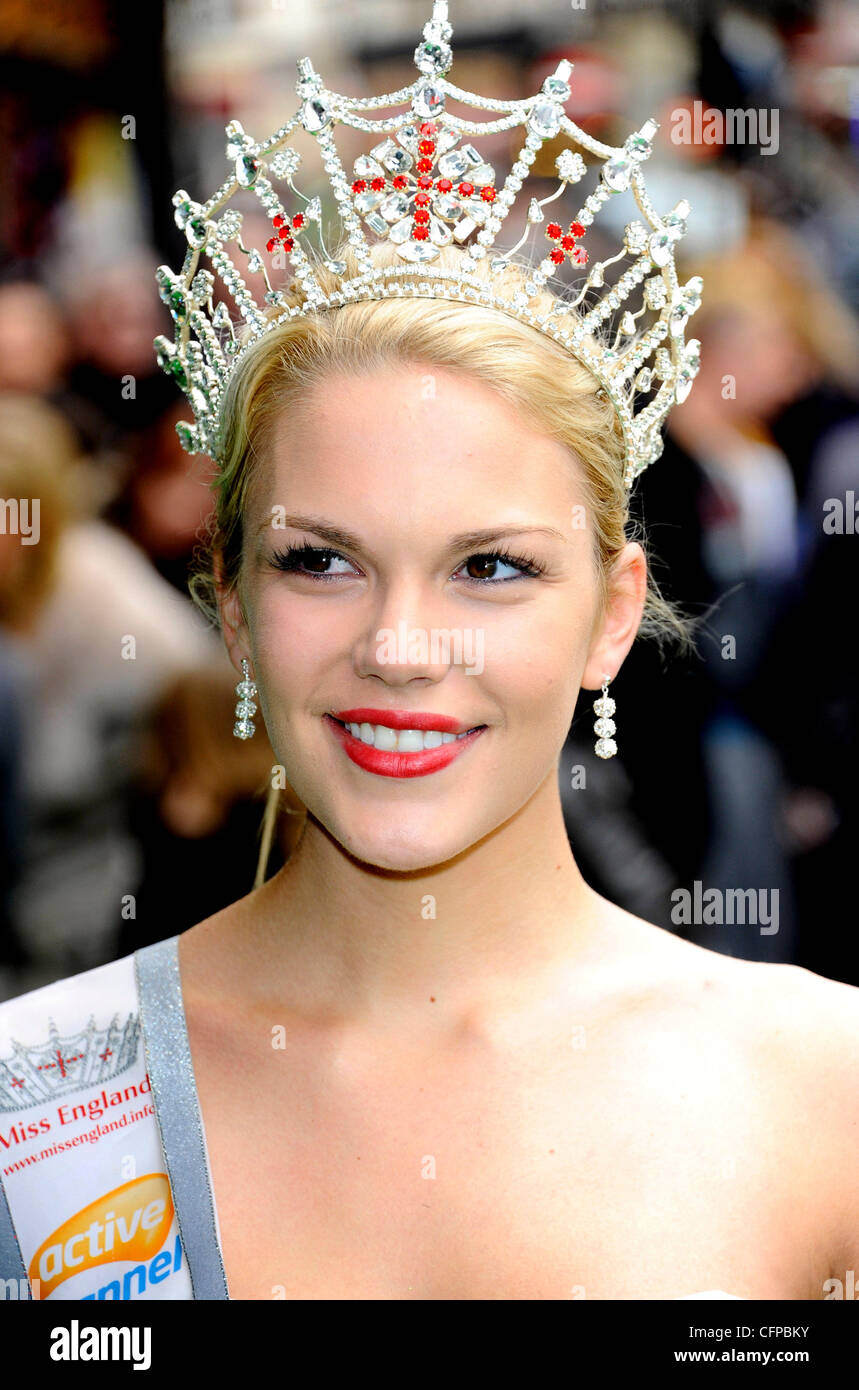Jessica Linley (Miss Great Britain 2010) UK Gala Screening of Yogi Bear ...