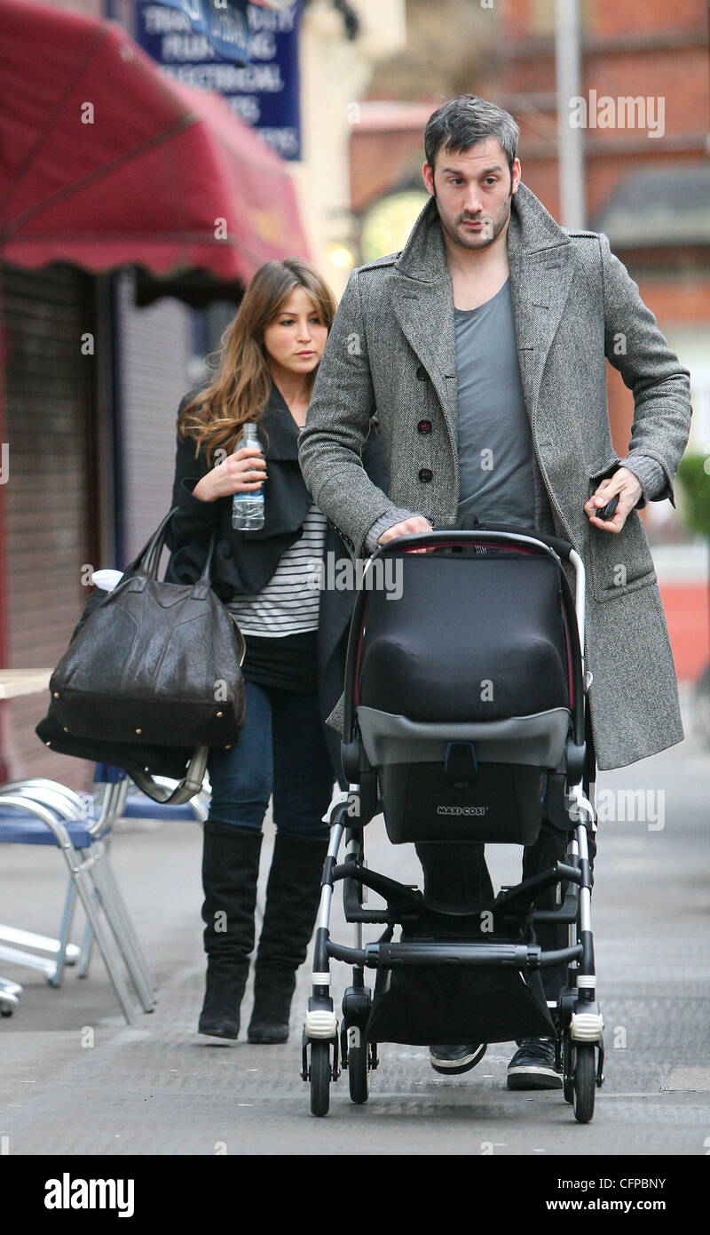 Rachel Stevens and husband Alex Bourne shopping for baby clothes at ...