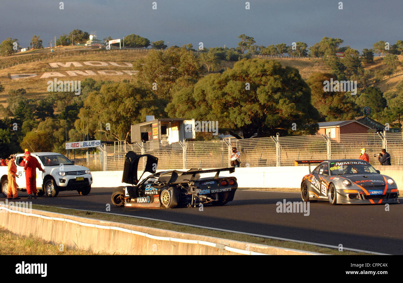 Dean Grant (Mosler) crashes Armor All Bathurst 12 Hour race at Mount ...