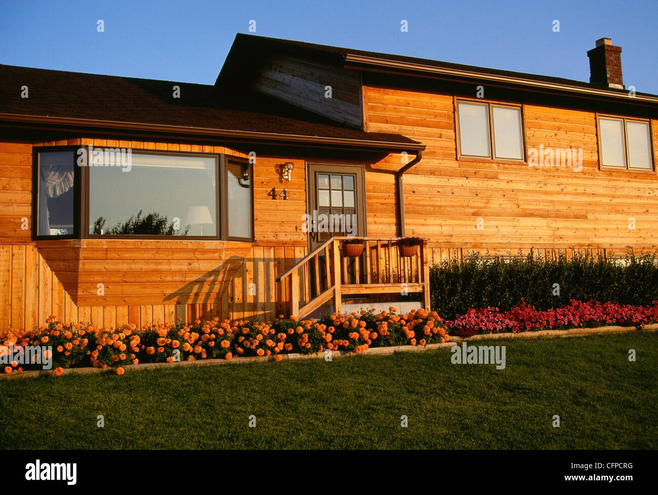 Ranch style house hi-res stock photography and images - Alamy