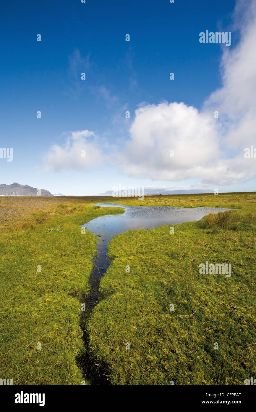 Countryside along Route 1 between Kirkjubaejarklaustur and Kalfafell ...