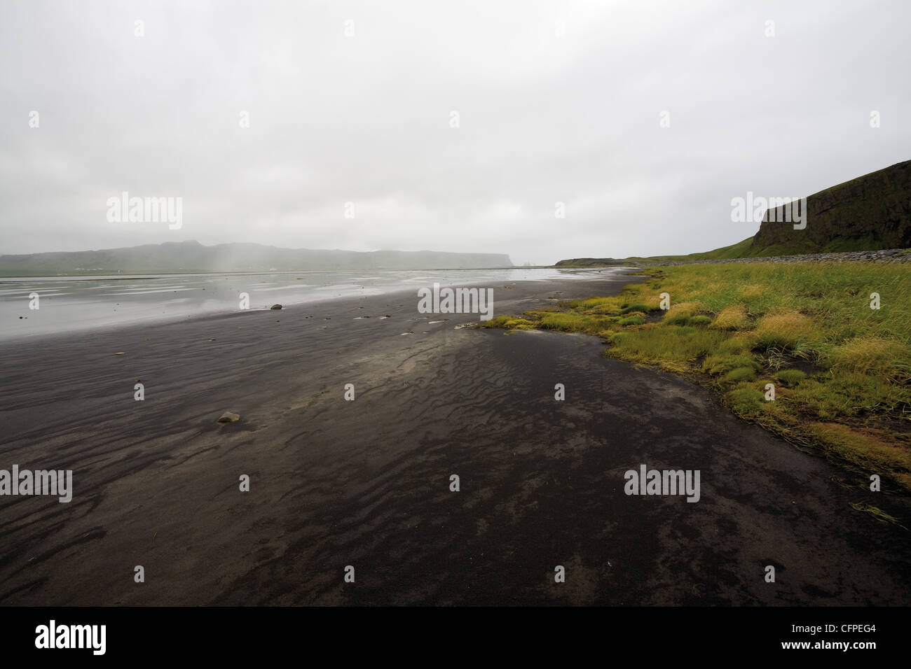 Black sand beach, Dyrh—laey peninsula, Iceland Stock Photo - Alamy